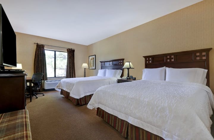 Pet Friendly 2 Queen Suite W/ Breakfast - Truckee, CA