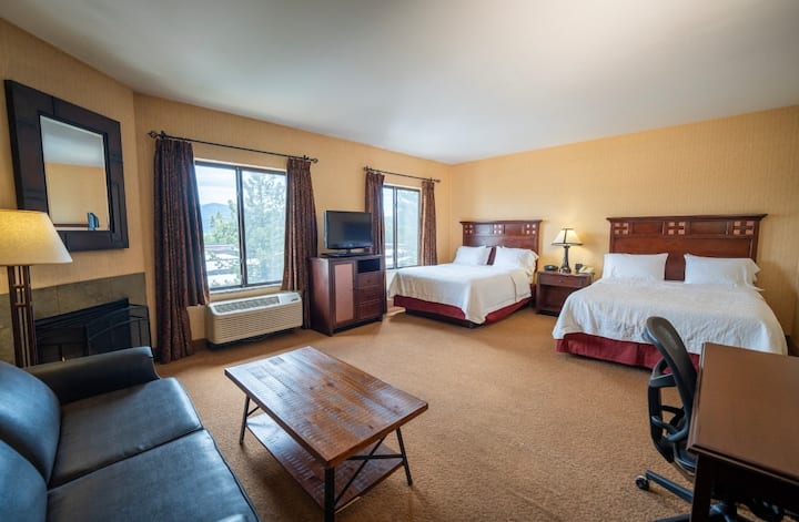 Pet Friendly 2 Queen Sofa Bed W/ Breakfast - Truckee, CA