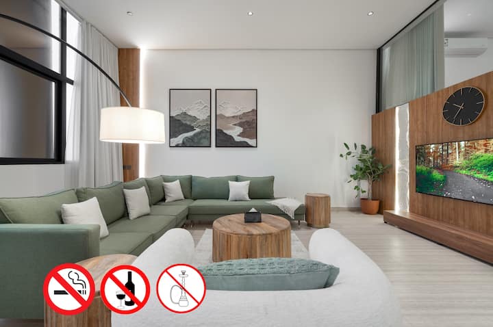 Townhouse With A Very Spacious Hall | B409 - Riyadh King Khalid Airport (RUH)