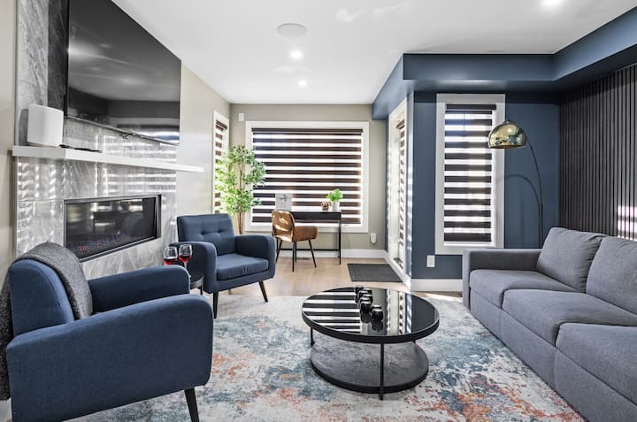 Rare Downtown Home | 2 King Beds | Ac + Parking - Calgary