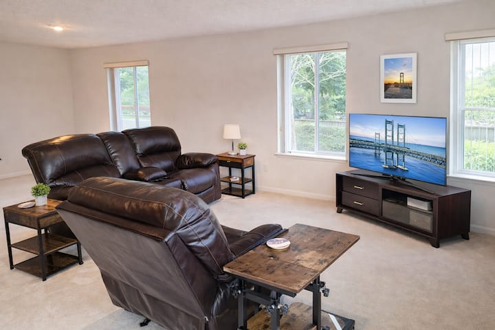 Chic Tacoma Loft | The Urban Nest - Tacoma #Pnw - Steilacoom, WA
