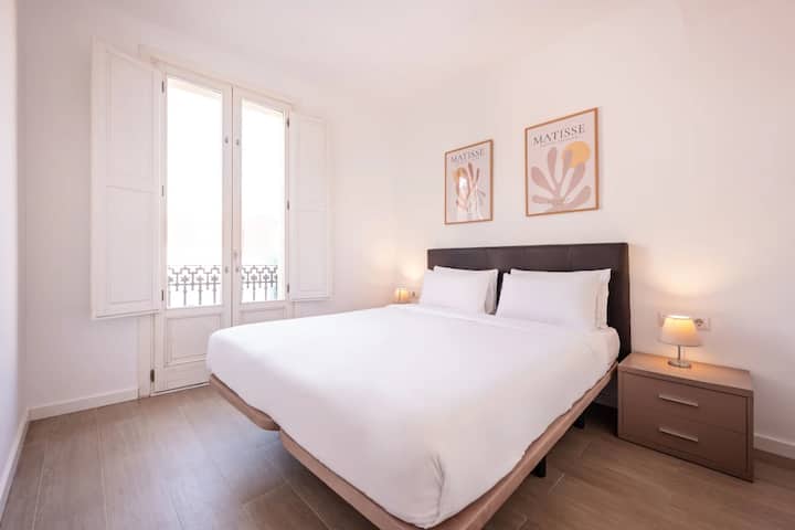 El Born - Group Flat 6 Bedroom 4 Bathr 12 People! - Barcelona