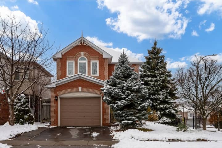 Comfortable Whitby 2 Bedroom Lower Suite - Oshawa