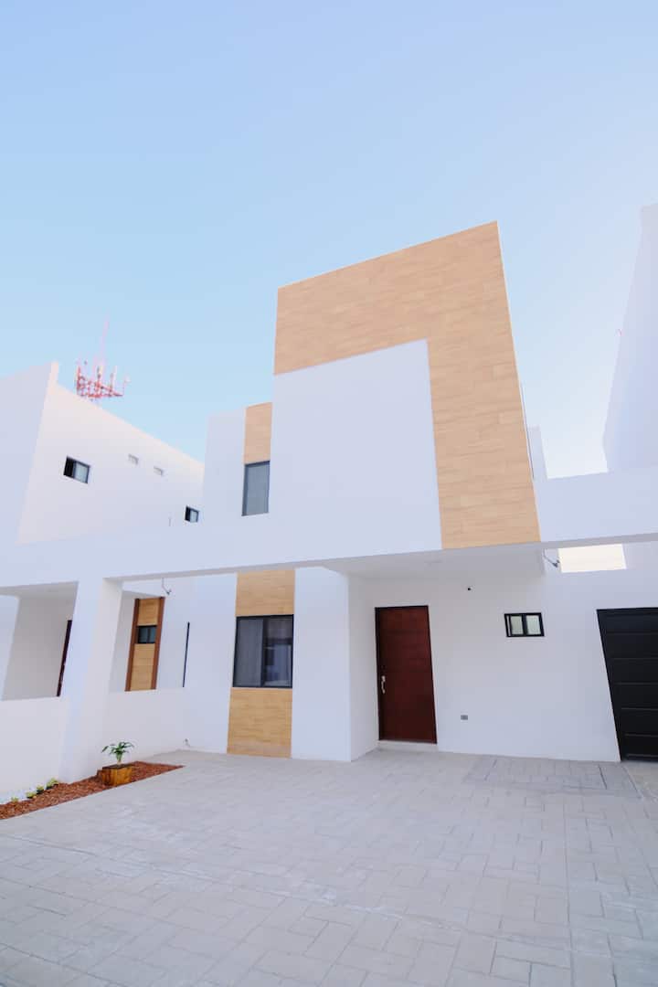 Residencia Zona Bosque Urbano / Aeropuerto - Torreón