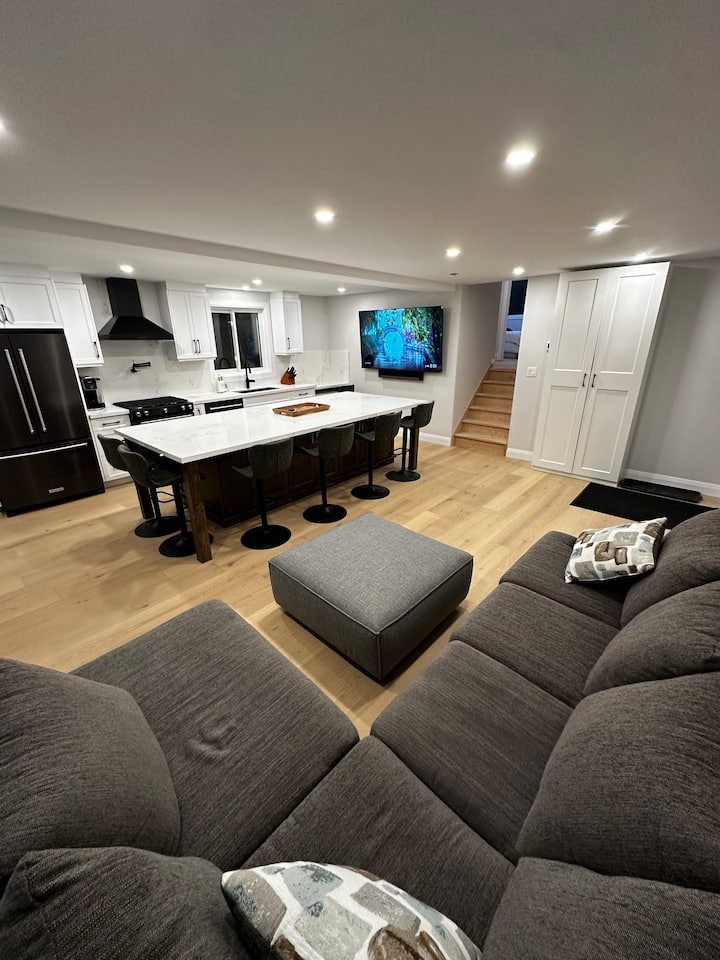 Live In Luxury Away From Home, Near Airport - Kitchener