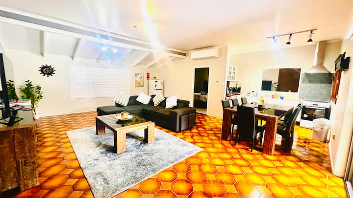 Spacious Sunny Coast Guest House Minutes 2 Beach - Bribie Island