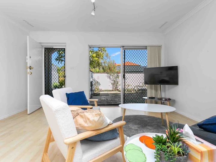 Beach Getaway Villa: 2br Fun! - Melville