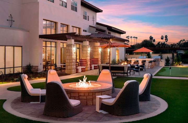 Goleta Stylish 3 Kitchen Suites W/ Breakfast - Goleta, CA