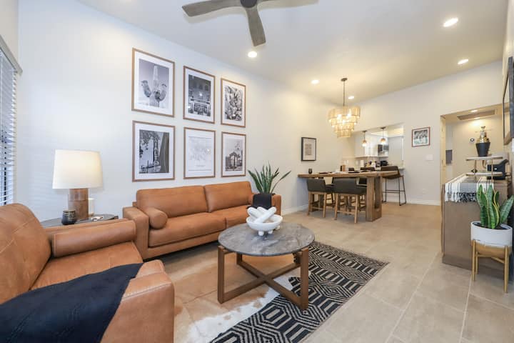 Chic Desert Retreat: Walk To Trails, Hot Tub, Pool - Tucson, AZ