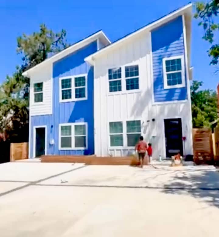 Minutes Alamo Tower Of Americas Pet Friendly - San Antonio, TX