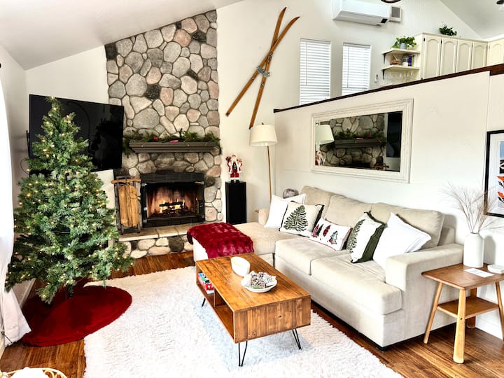 La Casa Alta- Cozy Cabin W/ Hot Tub - San Bernardino, CA