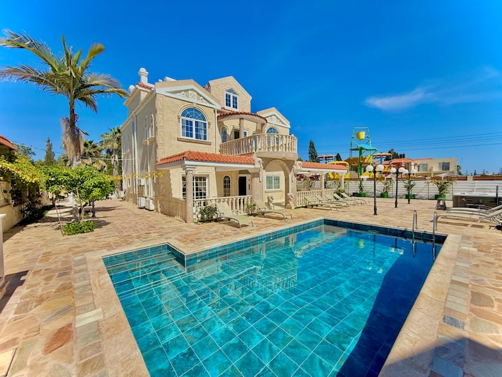 Sea Front 6 Bedroom Villa With Hot Tub And Pool - Chipre