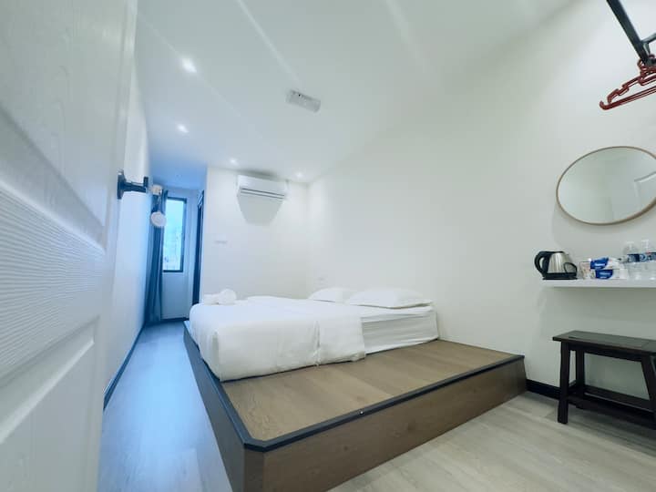 M4 Inn 102 仙本那市中心大床房｜独立卫浴｜步行海鲜市场2分钟| 步行跳岛游码头5分钟 - Semporna