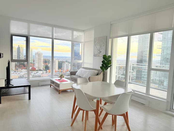 Convenient Neighbourhood 2b2b @ Burnaby Metrotown - Burnaby