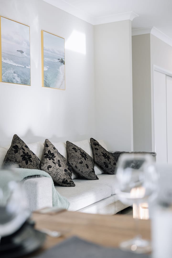 Elegant Retreat In Griffin: A Stylish Getaway - Brisbane