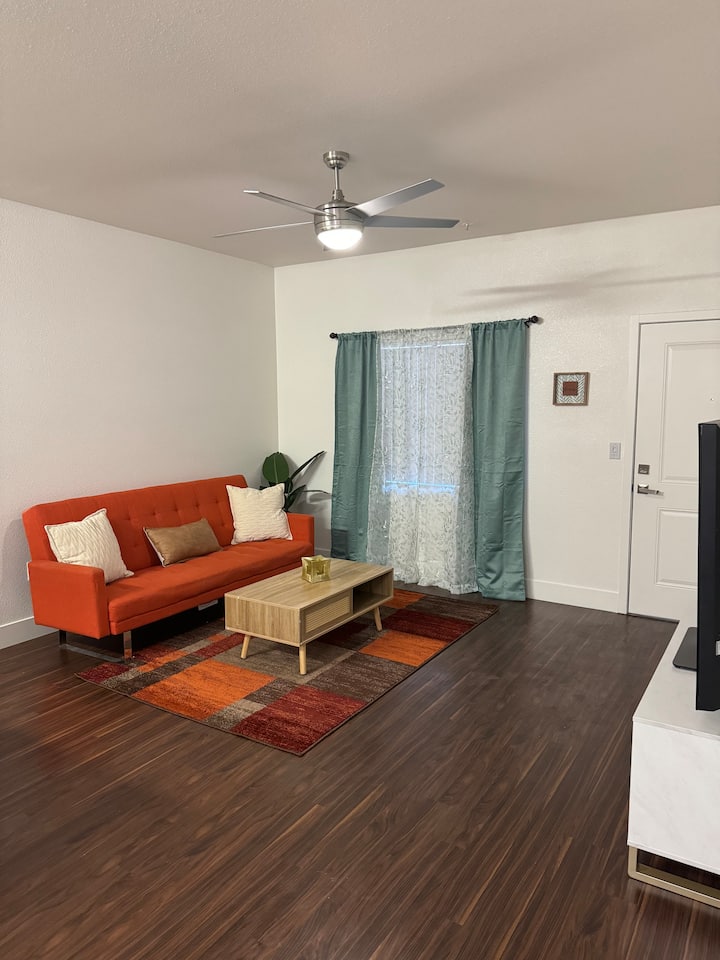 Stylish 2/2 Apartment Near Strip - Las Vegas