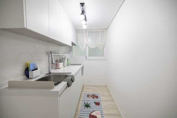 포근채 | 신림역 7분 | 13시 퇴실 | 2br 7min Sillim Station - South Korea