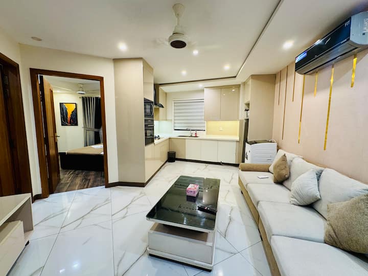Luxurious 2br Apartment In Lahore - Lahore