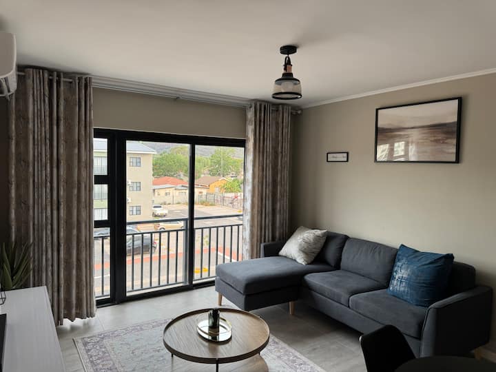 Cozy 1 Bed Apartment With Views! - Gaborone