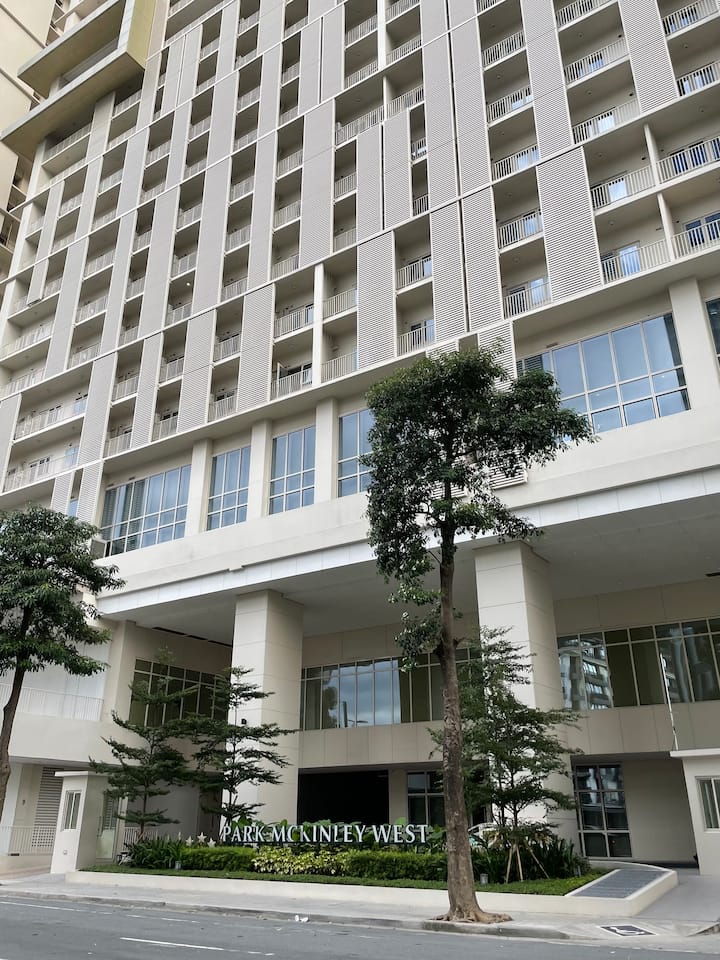 Ferien-Suite @Park Mckinley West (BGC/Venice Mall) - Airbnb