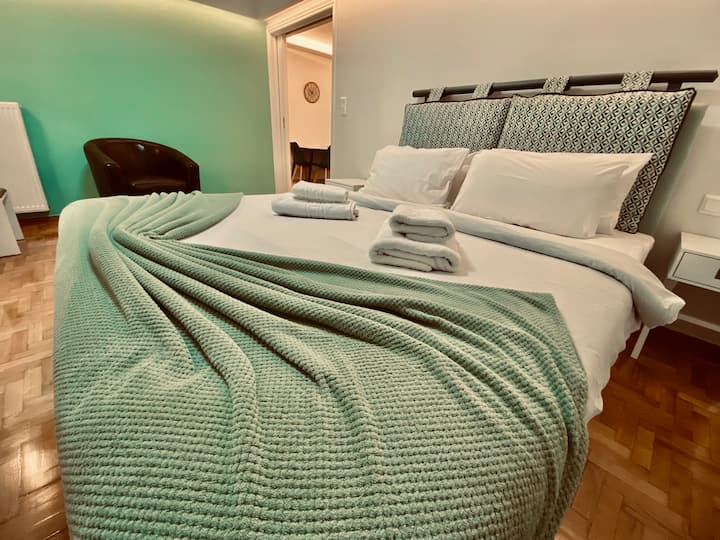 4 Cups Of Mint Tea - 아테네