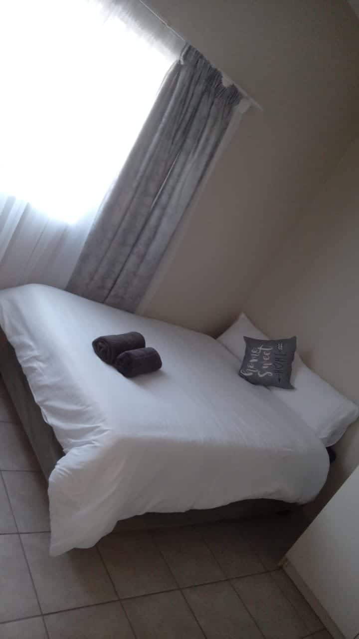 One Bedroom Flat In Roodepoort - Soweto