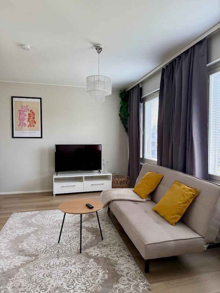 Cozy Heinä / 35 M2 / Lämpötolppa Autolle - Oulu