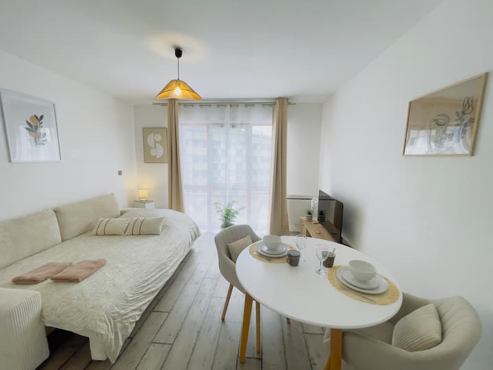 Le Studio De Théa - Parking Privé - 2 Voyageurs - Allonnes