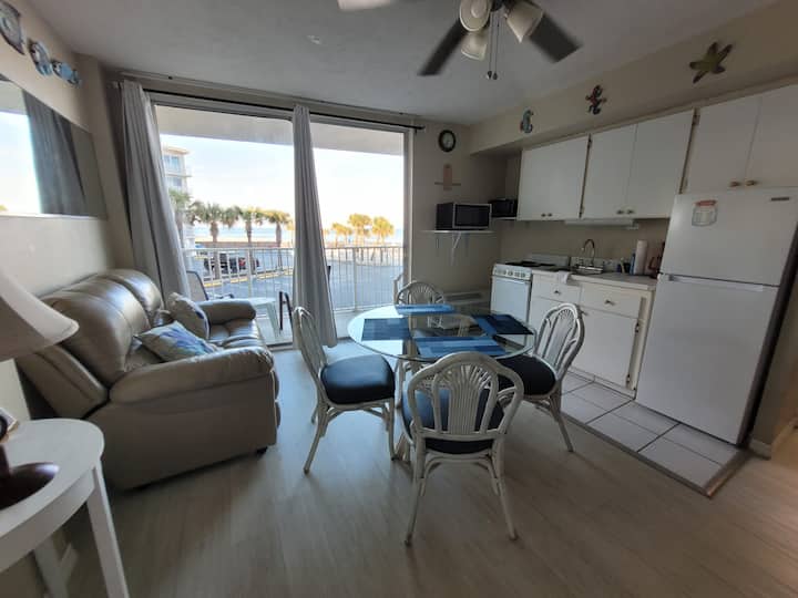 Ocean Breeze - Ocean Front - Pools Open - Daytona Beach, FL