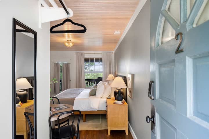Historic Riverview Inn - King Room Two - Chattanooga