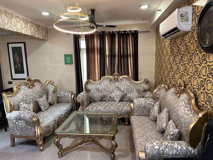 3bhk Flat Apartment |Gaur City2 | Noida | Expomart - Noida