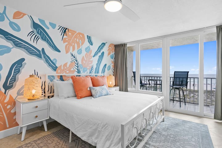 Beachfront Studio With Pool! - Treasure Island, FL