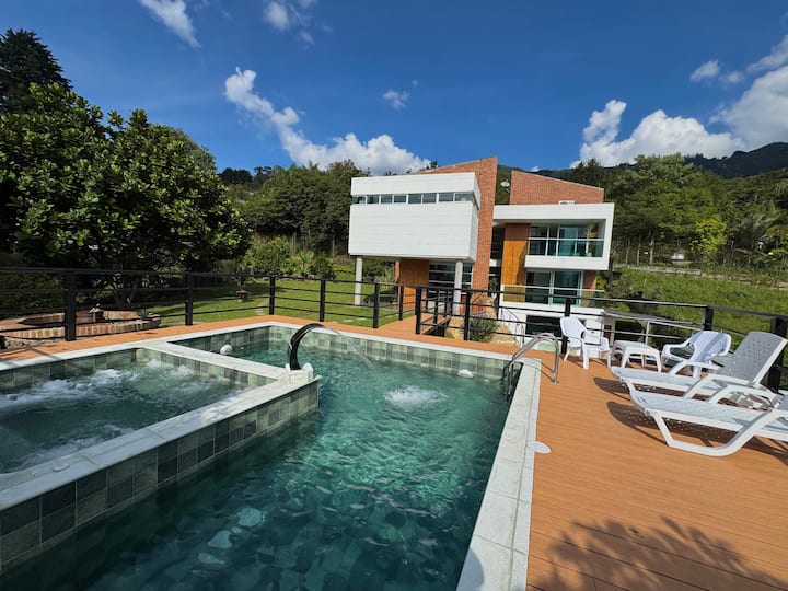 Villa In Poblado Pool Jacuzzi Bar Near To Provenza - Medellín