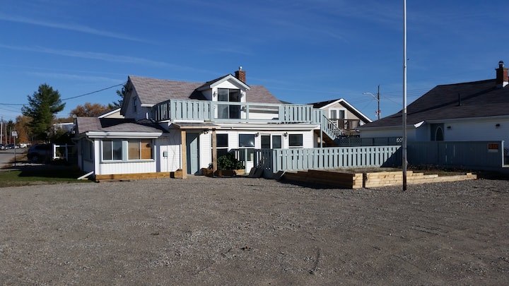 Cozy Beachfront Studio Apartment - Port Stanley