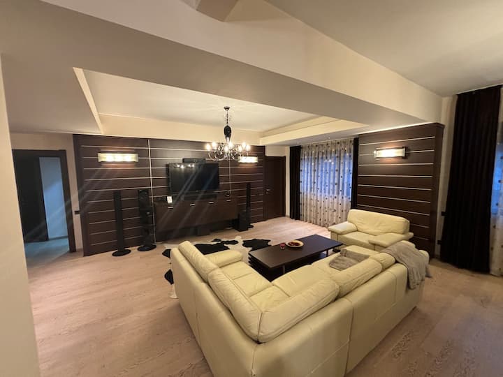 Conta Three Bedroom Apartment - Bucharest