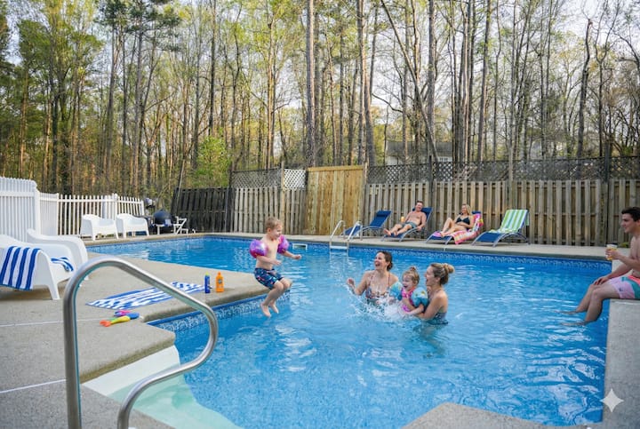 Entire Luxe Home, Heated Pool, Hot Tub & Game Room - マリエッタ, GA