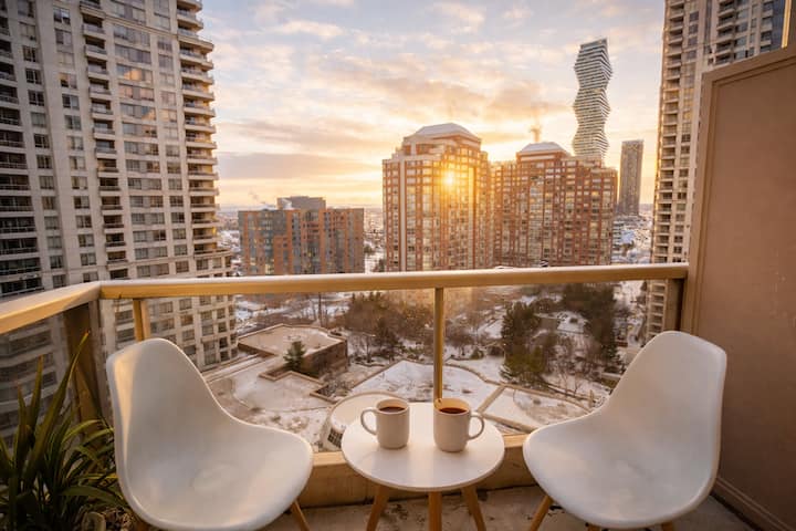 High-end 2br/2ba Condo-steps To Square One Mall - Mississauga