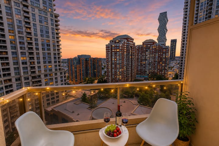 High-end 2br/2ba Condo-steps To Square One Mall - Mississauga