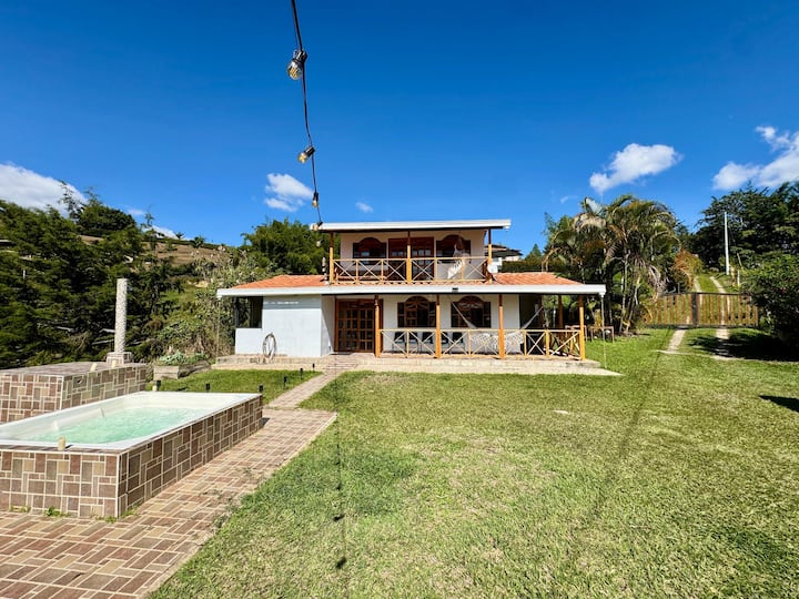 Cabaña Un Frente Del Lago Con Jacuzzi. - Colombia