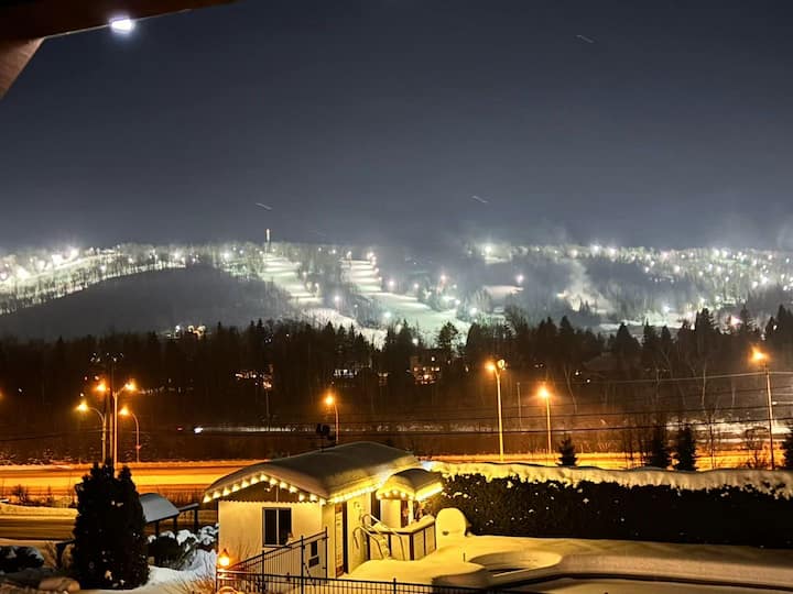 Appartement 5 Chambres Pour Familles Et Groupes - Saint-Sauveur