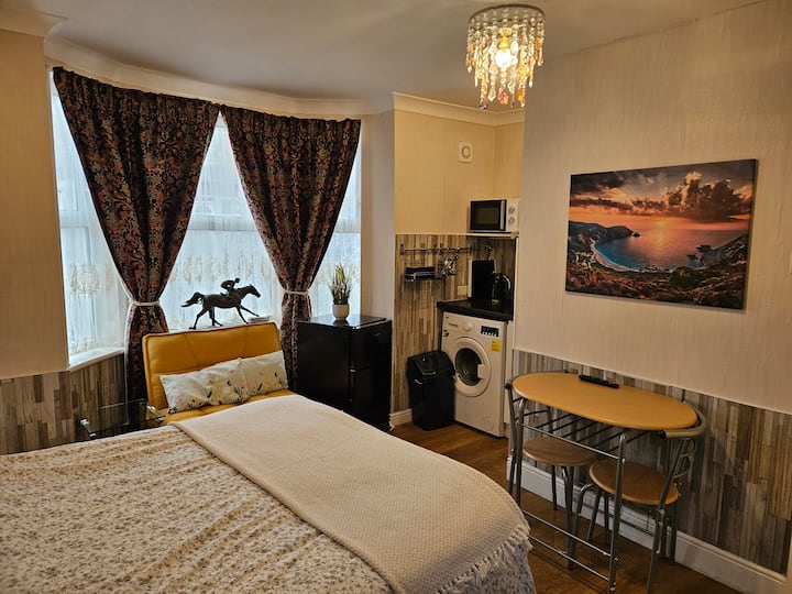 Light Studio - Reading