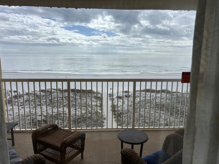 Beach Front! Relax Directly On The Beach. - Gulf Shores, AL