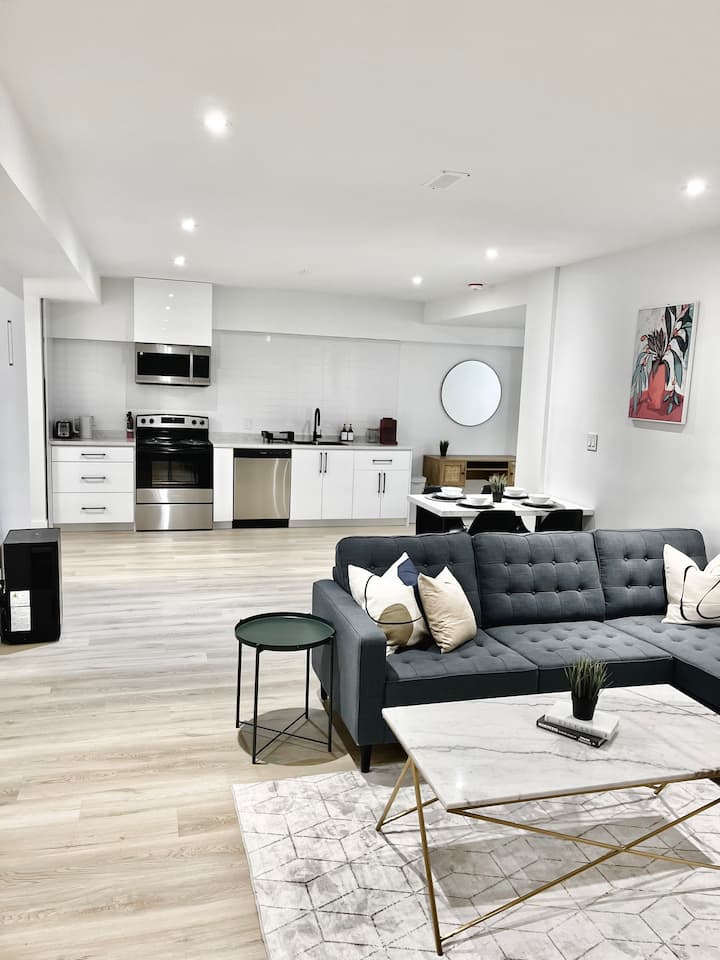Modern Family Apartment Agincourt 2 Beds & 1 Bath - Toronto