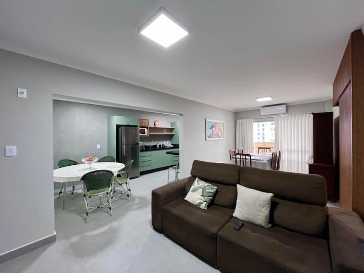 A 130m Da Praia | Ar Em Tudo | 2q | 1 Vaga Privada - Balneário Camboriú