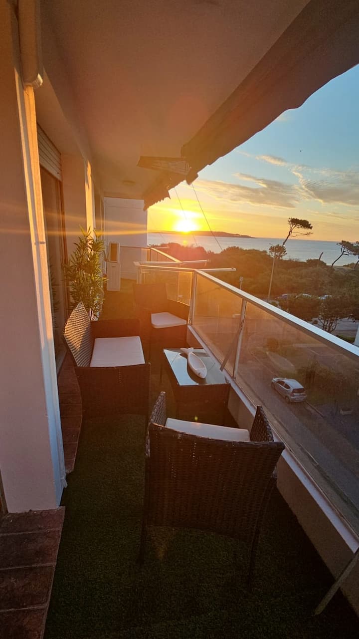 Amplio Apartamento Frente A Playa Mansa (P. 8) - Uruguay