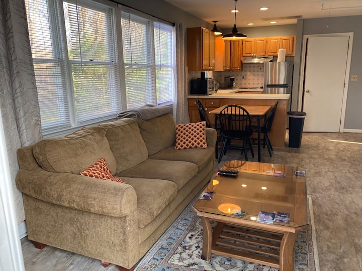 New Apartment Centrally Located In Southbury - Connecticut