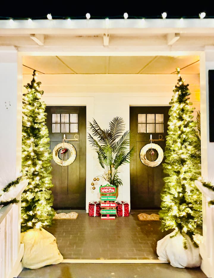 Stay In A Wonderland- Real Elf Run Hotel Downtown - Ocean Springs, MS