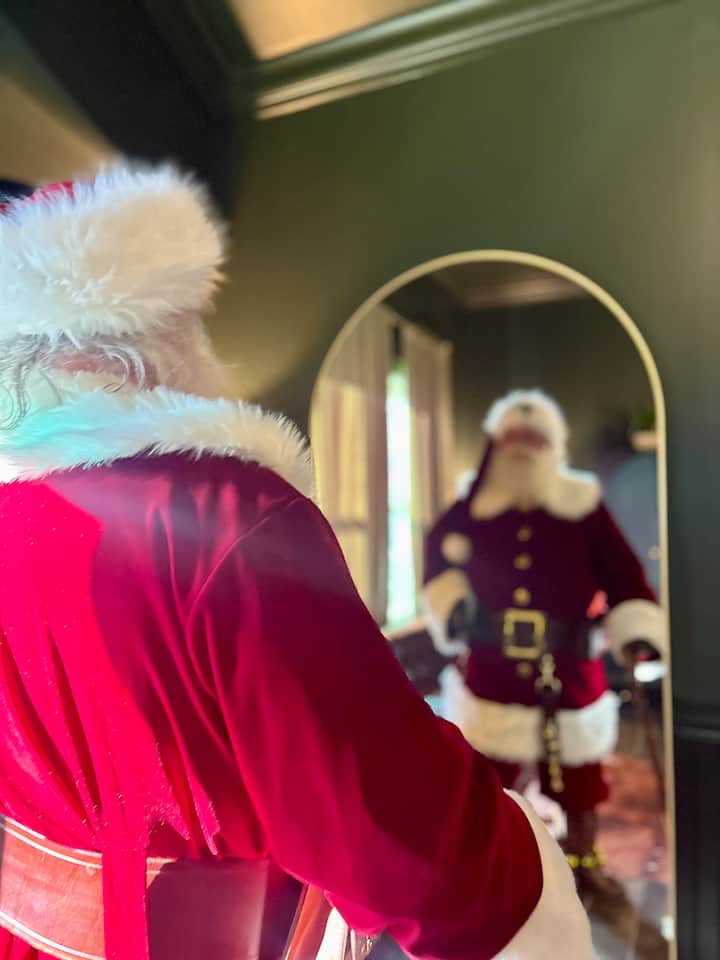 Stay With Santa On Christmas Eve In An Elf Village - Biloxi, MS