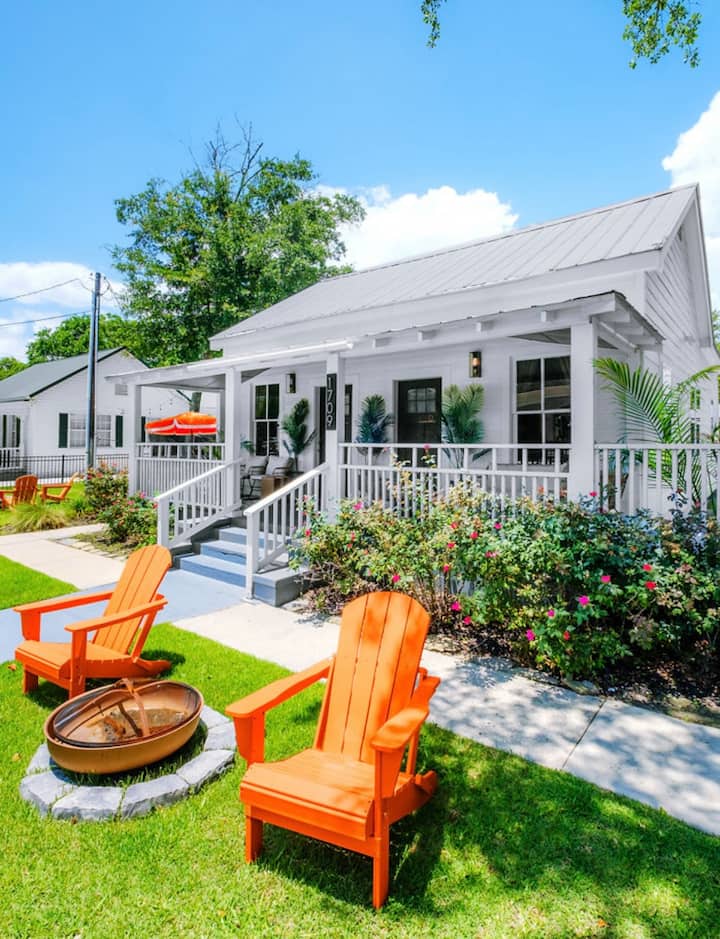 Romantic Cottage Right On Parade Route - Ocean Springs, MS