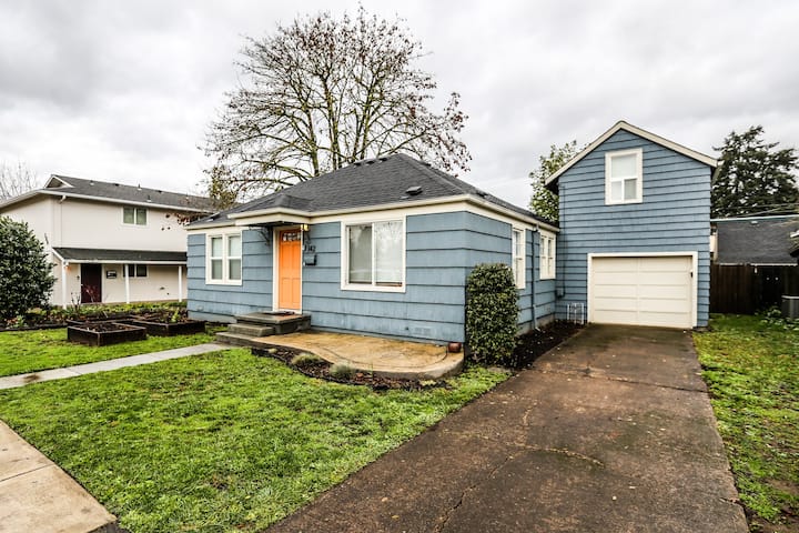3 Br Home In The Heart Of It All - Springfield, OR